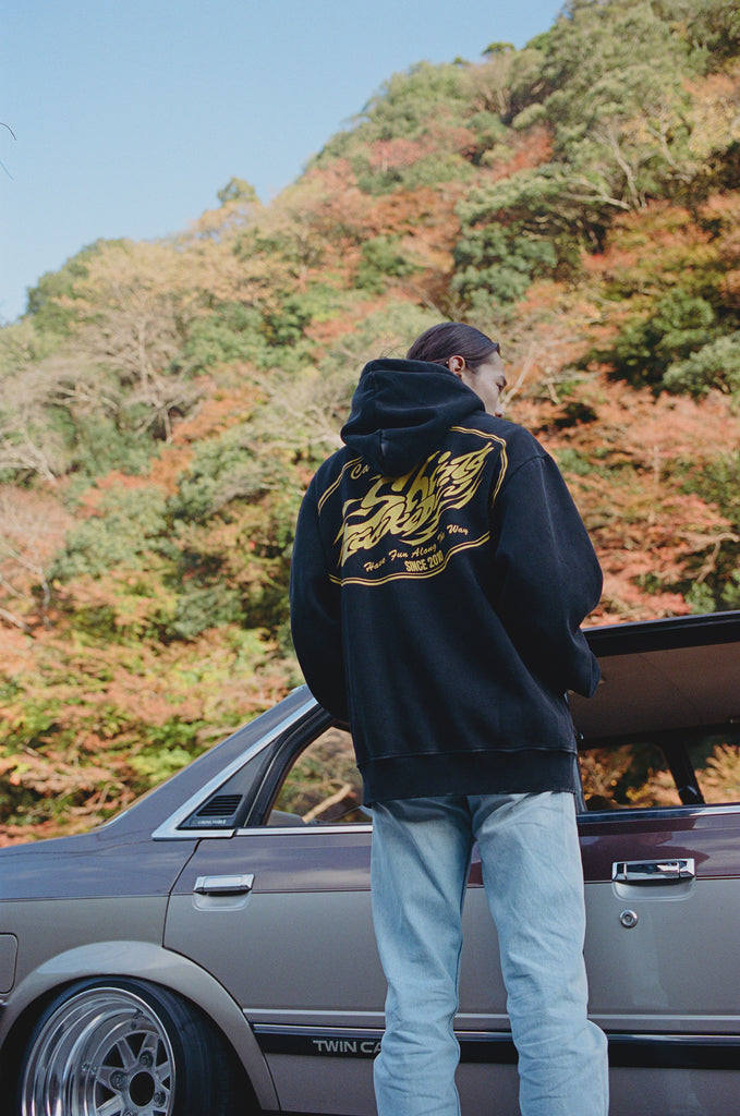 SHIRTSTUCKEDIN 90S CIRCLE HOODIE – shirtstuckedin