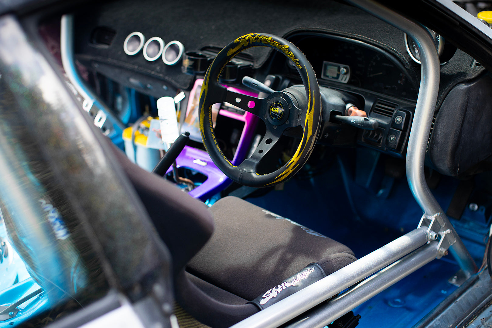 SHIRTSTUCKEDIN 330MM STEERING WHEEL – shirtstuckedin