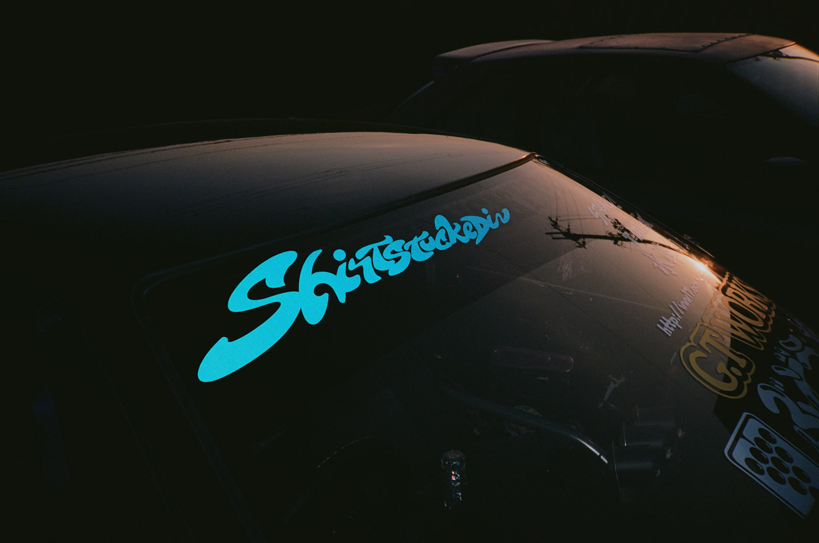 SHIRTSTUCKEDIN NEW LOGO REFLECTIVE BANNER – shirtstuckedin